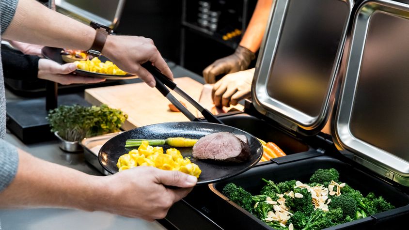 Cruise lines & in-flight catering // Customer worlds